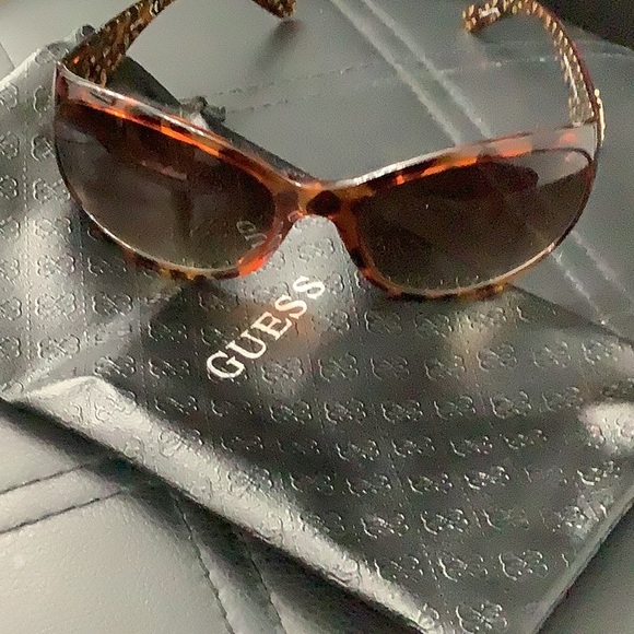 Guess | Accessories | Guess Nwot Sunglasses W Case | Poshmark